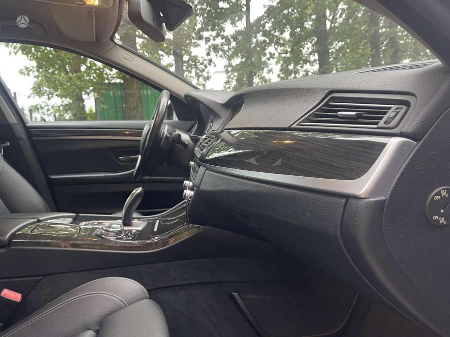 Black BMW 520 2013 in Kaunas, with an engine capacity of 2.00 L and mileage of 229 thousand km for 9800 €, photo 19 on AUTOMOTO.COM.LV