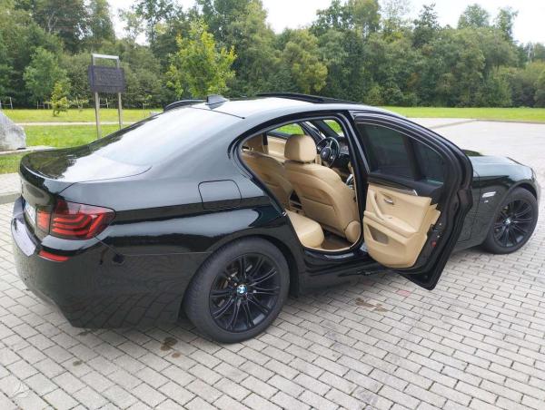 Black BMW 520 2013 in Taurage, with an engine capacity of 2.00 L and mileage of 298 thousand km for 10500 €, photo 3 on AUTOMOTO.COM.LV