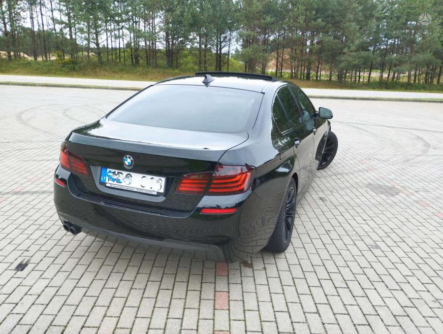 Black BMW 520 2013 in Taurage, with an engine capacity of 2.00 L and mileage of 298 thousand km for 10500 €, photo 5 on AUTOMOTO.COM.LV
