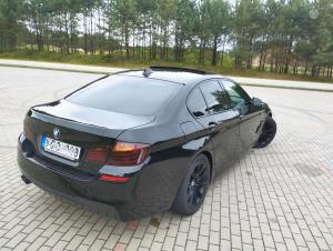 Black BMW 520 2013 in Taurage, with an engine capacity of 2.00 L and mileage of 298 thousand km for 10500 €, photo 6 on AUTOMOTO.COM.LV