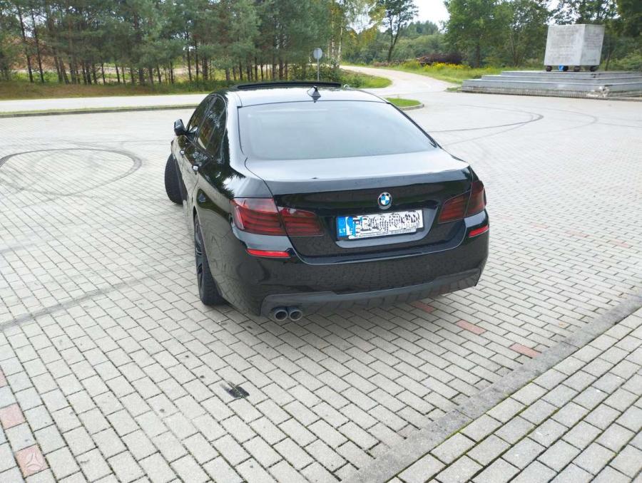 Black BMW 520 2013 in Taurage, with an engine capacity of 2.00 L and mileage of 298 thousand km for 10500 €, photo 8 on AUTOMOTO.COM.LV