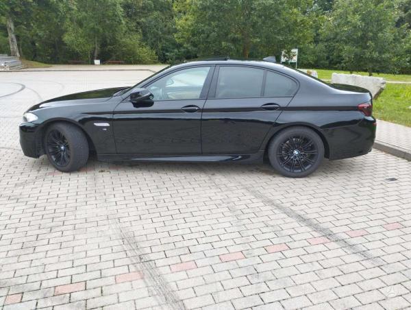 Black BMW 520 2013 in Taurage, with an engine capacity of 2.00 L and mileage of 298 thousand km for 10500 €, photo 9 on AUTOMOTO.COM.LV