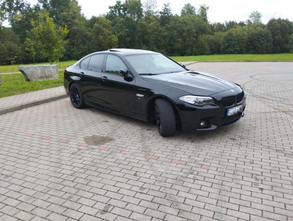 Black BMW 520 2013 in Taurage, with an engine capacity of 2.00 L and mileage of 298 thousand km for 10500 €, photo 10 on AUTOMOTO.COM.LV