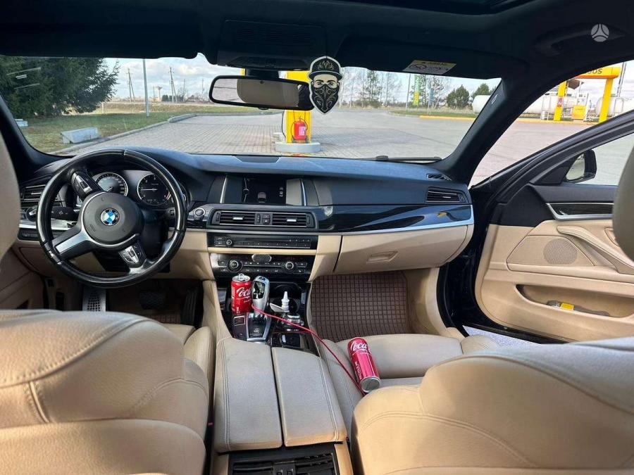 Black BMW 520 2013 in Taurage, with an engine capacity of 2.00 L and mileage of 298 thousand km for 10500 €, photo 12 on AUTOMOTO.COM.LV