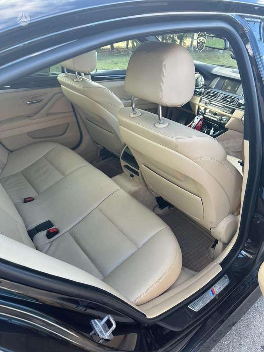 Black BMW 520 2013 in Taurage, with an engine capacity of 2.00 L and mileage of 298 thousand km for 10500 €, photo 16 on AUTOMOTO.COM.LV