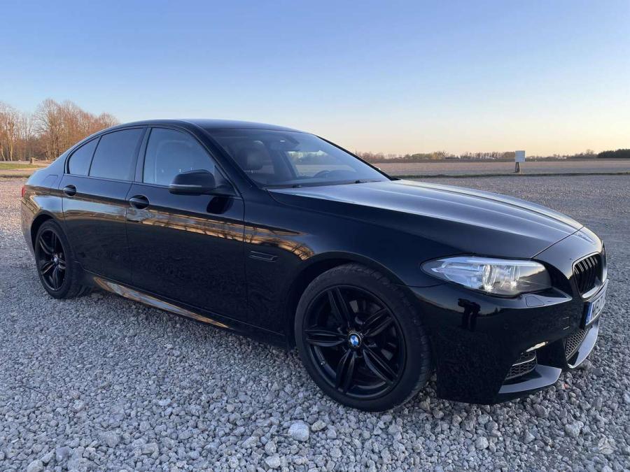 Black BMW 520 2013 in Kaunas, with an engine capacity of 2.00 L and mileage of 244 thousand km for 9999 €, photo 5 on AUTOMOTO.COM.LV