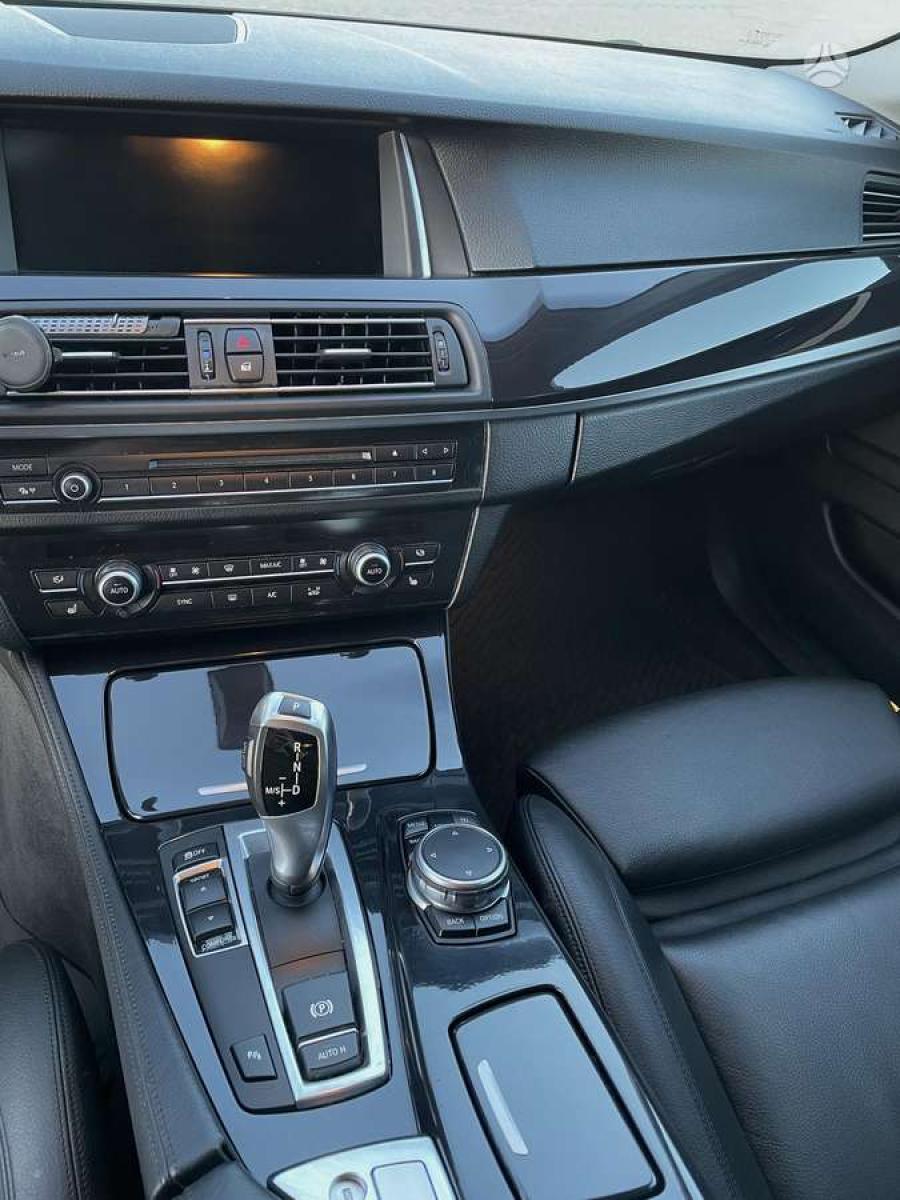 Black BMW 520 2013 in Kaunas, with an engine capacity of 2.00 L and mileage of 244 thousand km for 9999 €, photo 7 on AUTOMOTO.COM.LV
