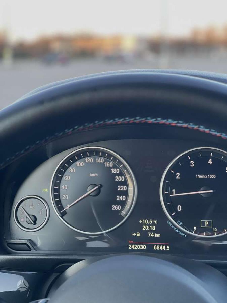 Black BMW 520 2013 in Kaunas, with an engine capacity of 2.00 L and mileage of 244 thousand km for 9999 €, photo 8 on AUTOMOTO.COM.LV