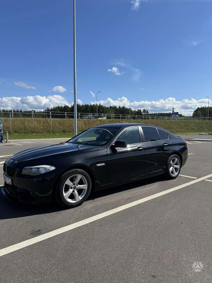 Black BMW 520 2013 in Moletai, with an engine capacity of 2.00 L and mileage of 360 thousand km for 7200 €, photo 5 on AUTOMOTO.COM.LV