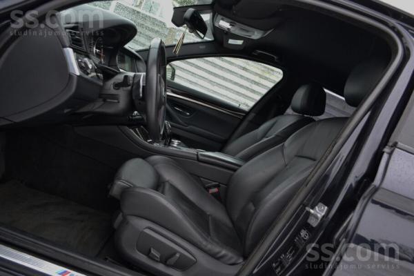 Black BMW 520 2014 in Jelgava, with an engine capacity of 2.00 L and mileage of 299 thousand km for 11999 €, photo 10 on AUTOMOTO.COM.LV