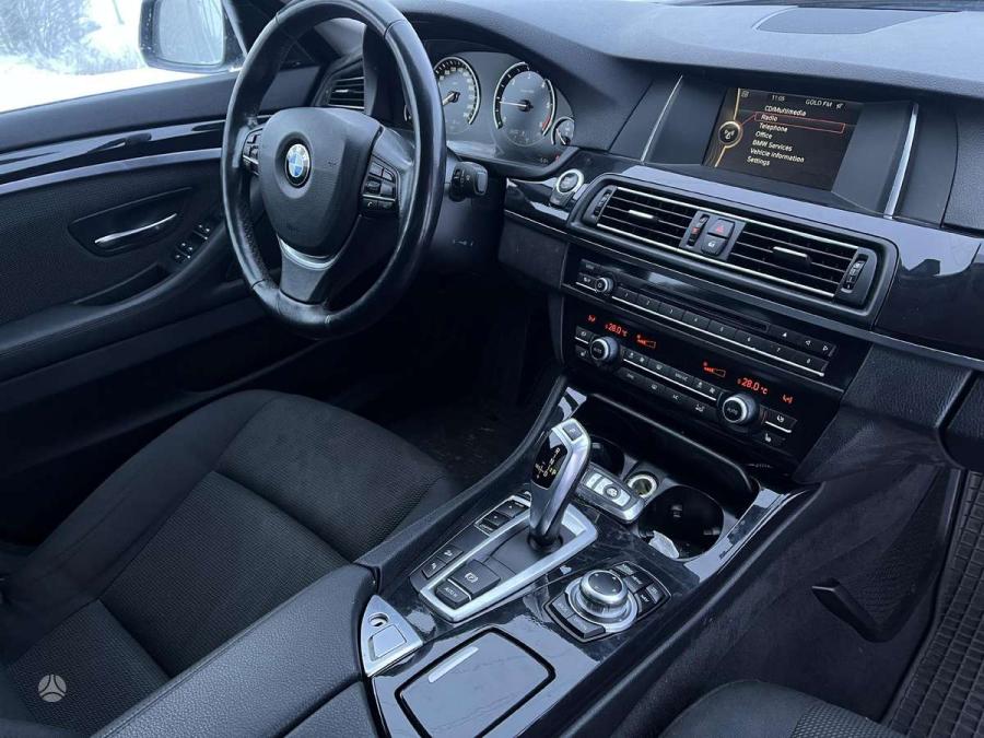 Black BMW 520 2014 in Ariogala, with an engine capacity of 2.00 L and mileage of 267 thousand km for 8999 €, photo 11 on AUTOMOTO.COM.LV