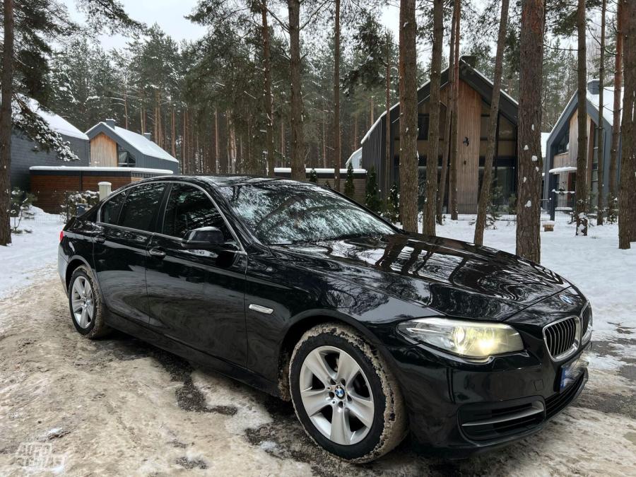 Black BMW 520 2014 in Vilnius, with an engine capacity of 2.00 L and mileage of 294 thousand km for 8849 €, photo 3 on AUTOMOTO.COM.LV