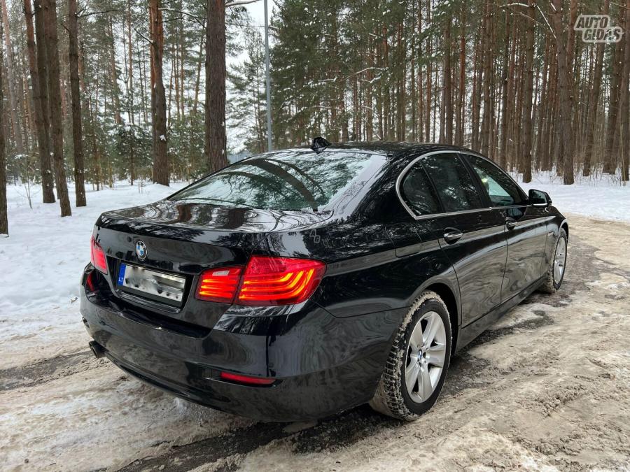 Black BMW 520 2014 in Vilnius, with an engine capacity of 2.00 L and mileage of 294 thousand km for 8849 €, photo 7 on AUTOMOTO.COM.LV