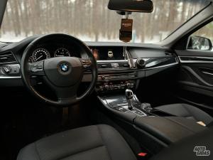 Black BMW 520 2014 in Vilnius, with an engine capacity of 2.00 L and mileage of 294 thousand km for 8849 €, photo 17 on AUTOMOTO.COM.LV