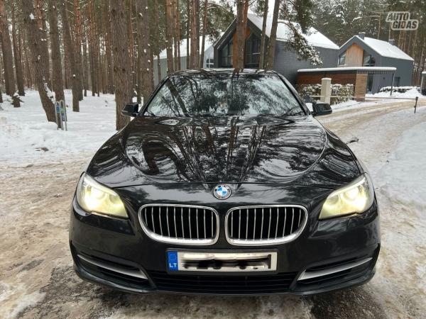 Black BMW 520 2014 in Vilnius, with an engine capacity of 2.00 L and mileage of 294 thousand km for 8499 €, photo 3 on AUTOMOTO.COM.LV