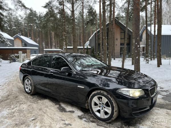 Black BMW 520 2014 in Vilnius, with an engine capacity of 2.00 L and mileage of 294 thousand km for 8499 €, photo 4 on AUTOMOTO.COM.LV
