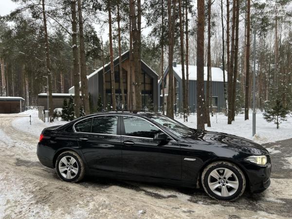 Black BMW 520 2014 in Vilnius, with an engine capacity of 2.00 L and mileage of 294 thousand km for 8499 €, photo 5 on AUTOMOTO.COM.LV