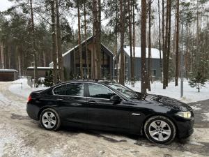 Black BMW 520 2014 in Vilnius, with an engine capacity of 2.00 L and mileage of 294 thousand km for 8499 €, photo 5 on AUTOMOTO.COM.LV