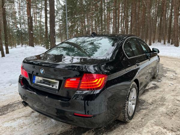 Black BMW 520 2014 in Vilnius, with an engine capacity of 2.00 L and mileage of 294 thousand km for 8499 €, photo 9 on AUTOMOTO.COM.LV