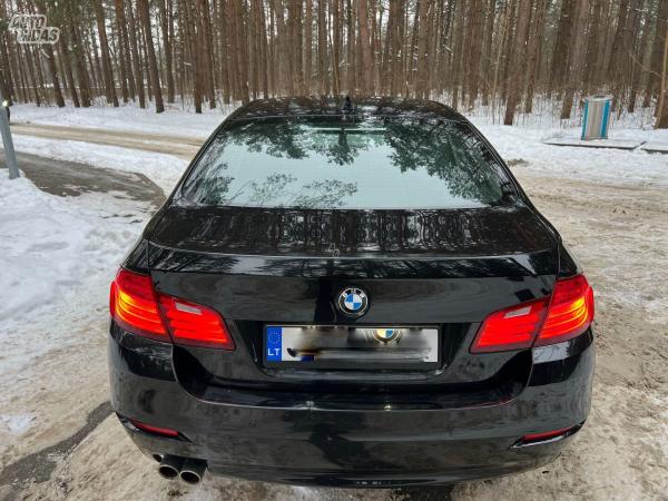 Black BMW 520 2014 in Vilnius, with an engine capacity of 2.00 L and mileage of 294 thousand km for 8499 €, photo 10 on AUTOMOTO.COM.LV