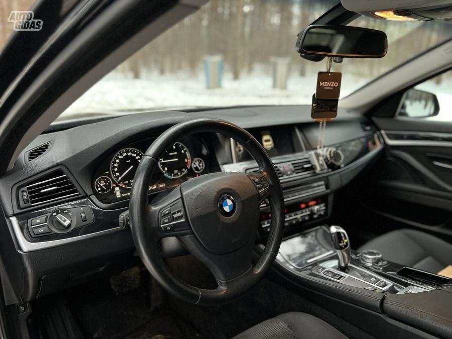 Black BMW 520 2014 in Vilnius, with an engine capacity of 2.00 L and mileage of 294 thousand km for 8499 €, photo 11 on AUTOMOTO.COM.LV