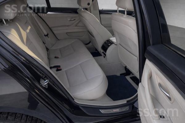 Black BMW 520 2014 in Jelgava, with an engine capacity of 2.00 L and mileage of 287 thousand km for 8496 €, photo 3 on AUTOMOTO.COM.LV