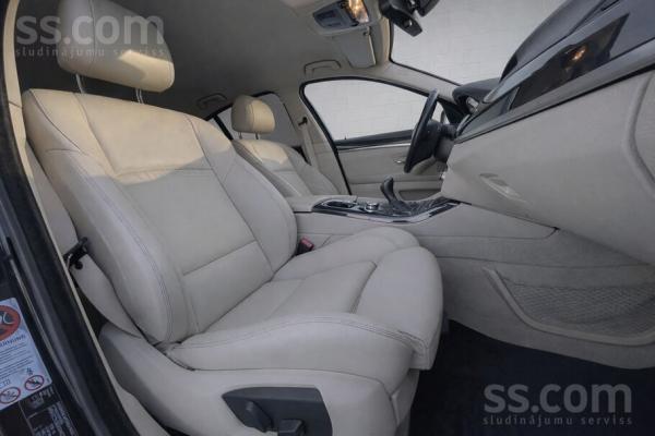 Black BMW 520 2014 in Jelgava, with an engine capacity of 2.00 L and mileage of 287 thousand km for 8496 €, photo 5 on AUTOMOTO.COM.LV