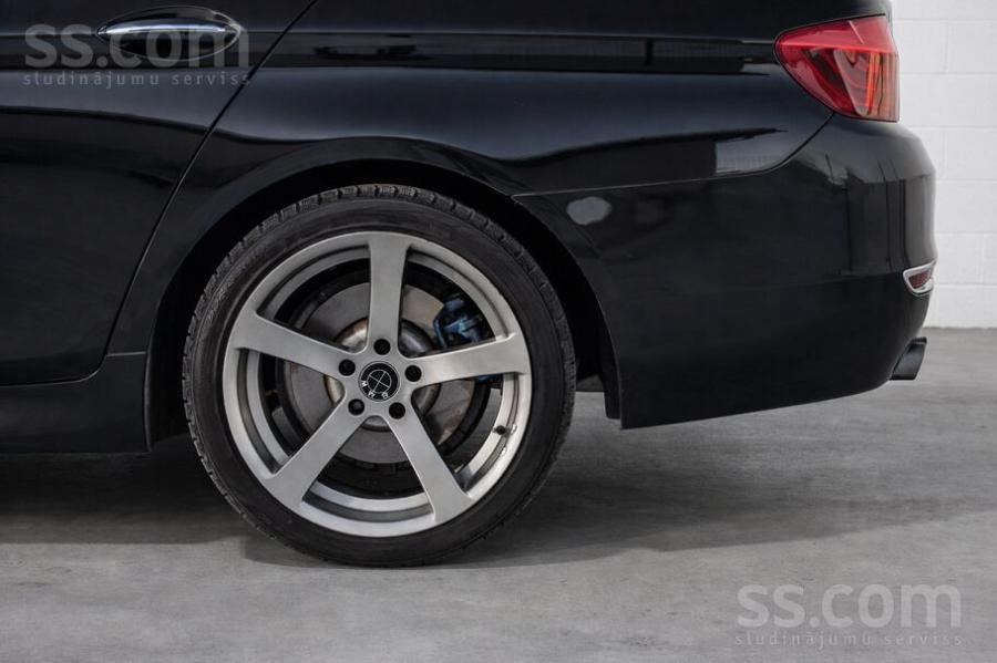 Melns BMW 520 2014 Jelgava, ar dzinēja tilpumu 2.00 L un nobraukumu 287 tūkst. km par 8496 €, foto 22 vietnē AUTOMOTO.COM.LV