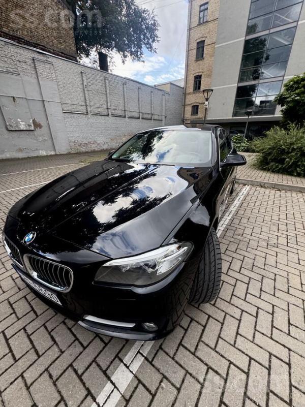 Black BMW 520 2014 in Riga, with an engine capacity of 2.00 L and mileage of 262 thousand km for 13150 €, photo 4 on AUTOMOTO.COM.LV