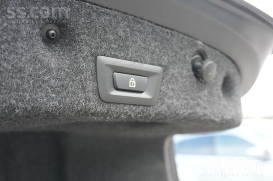 Black BMW 520 2014 in Riga, with an engine capacity of 2.00 L and mileage of 275 thousand km for 11290 €, photo 12 on AUTOMOTO.COM.LV