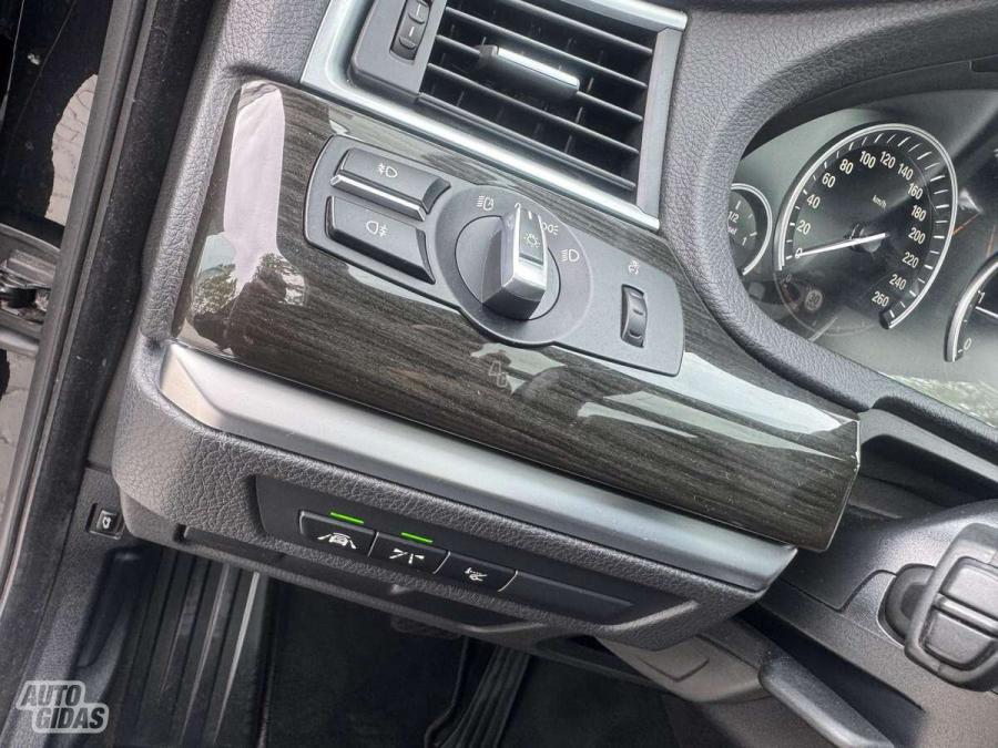 Melns BMW 520 2014 Kauņa, ar dzinēja tilpumu 2.00 L un nobraukumu 275 tūkst. km par 13300 €, foto 26 vietnē AUTOMOTO.COM.LV