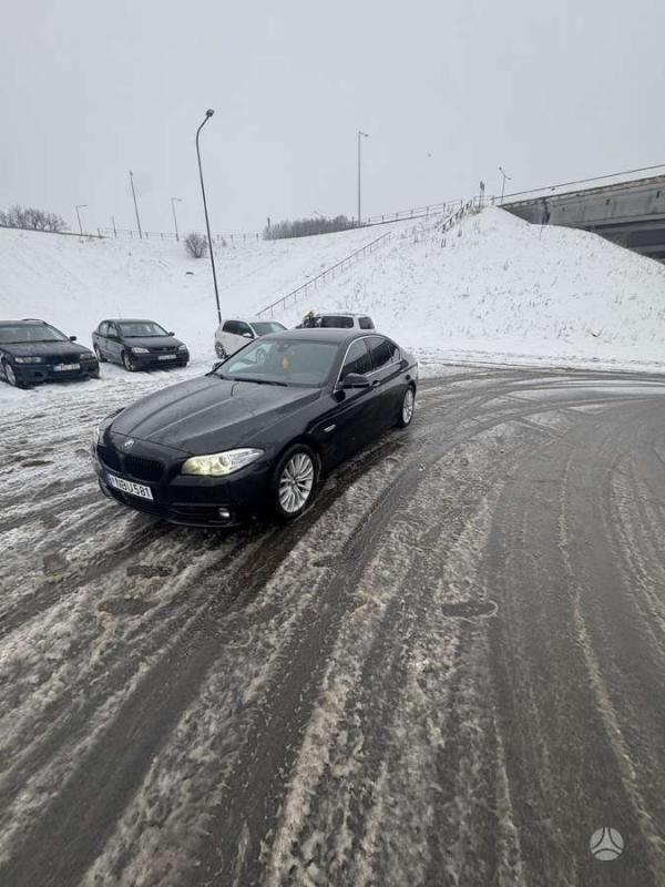 Black BMW 520 2015 in Kaunas, with an engine capacity of 2.00 L and mileage of 310 thousand km for 9700 €, photo 3 on AUTOMOTO.COM.LV