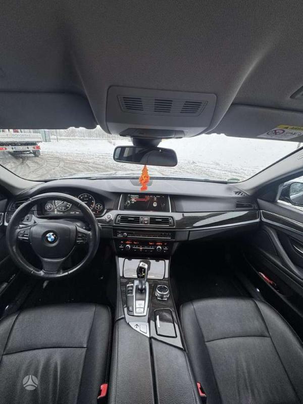 Black BMW 520 2015 in Kaunas, with an engine capacity of 2.00 L and mileage of 310 thousand km for 9700 €, photo 7 on AUTOMOTO.COM.LV