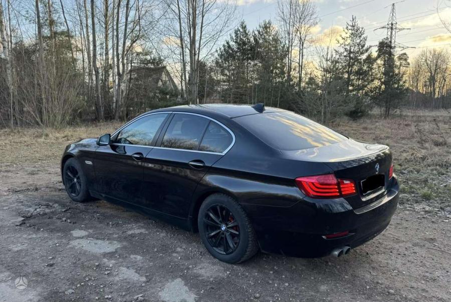 Melns BMW 520 2015 Kauņa, ar dzinēja tilpumu 2.00 L un nobraukumu 312 tūkst. km par 11000 €, foto 2 vietnē AUTOMOTO.COM.LV