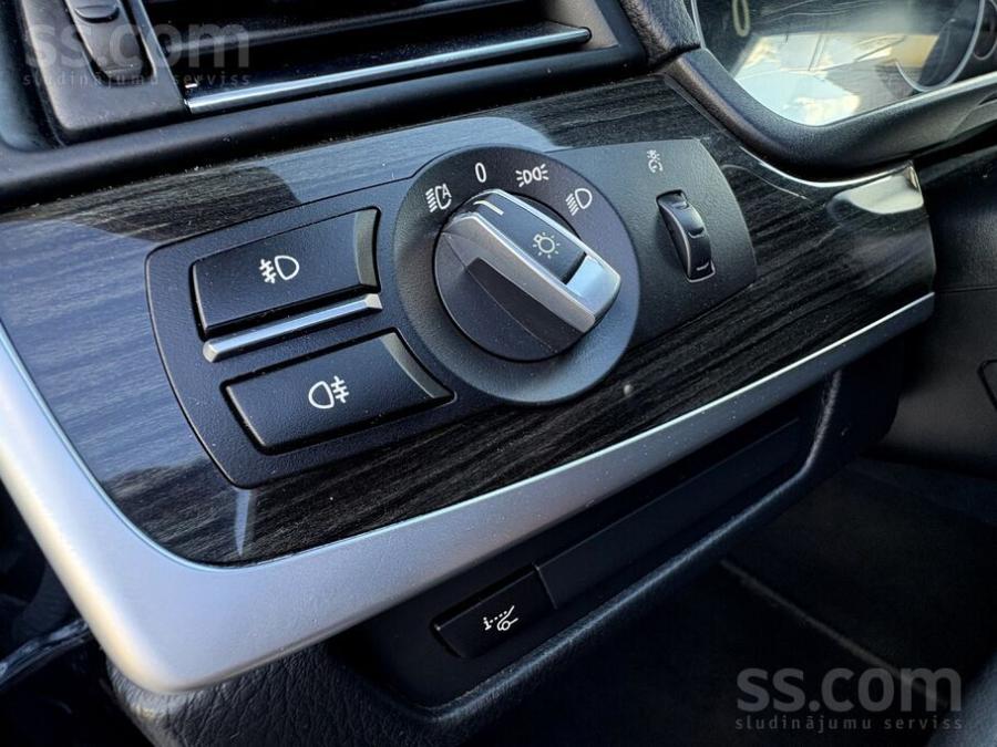 Melns BMW 520 2015 Tukums, ar dzinēja tilpumu 2.00 L un nobraukumu 324 tūkst. km par 12999 €, foto 20 vietnē AUTOMOTO.COM.LV