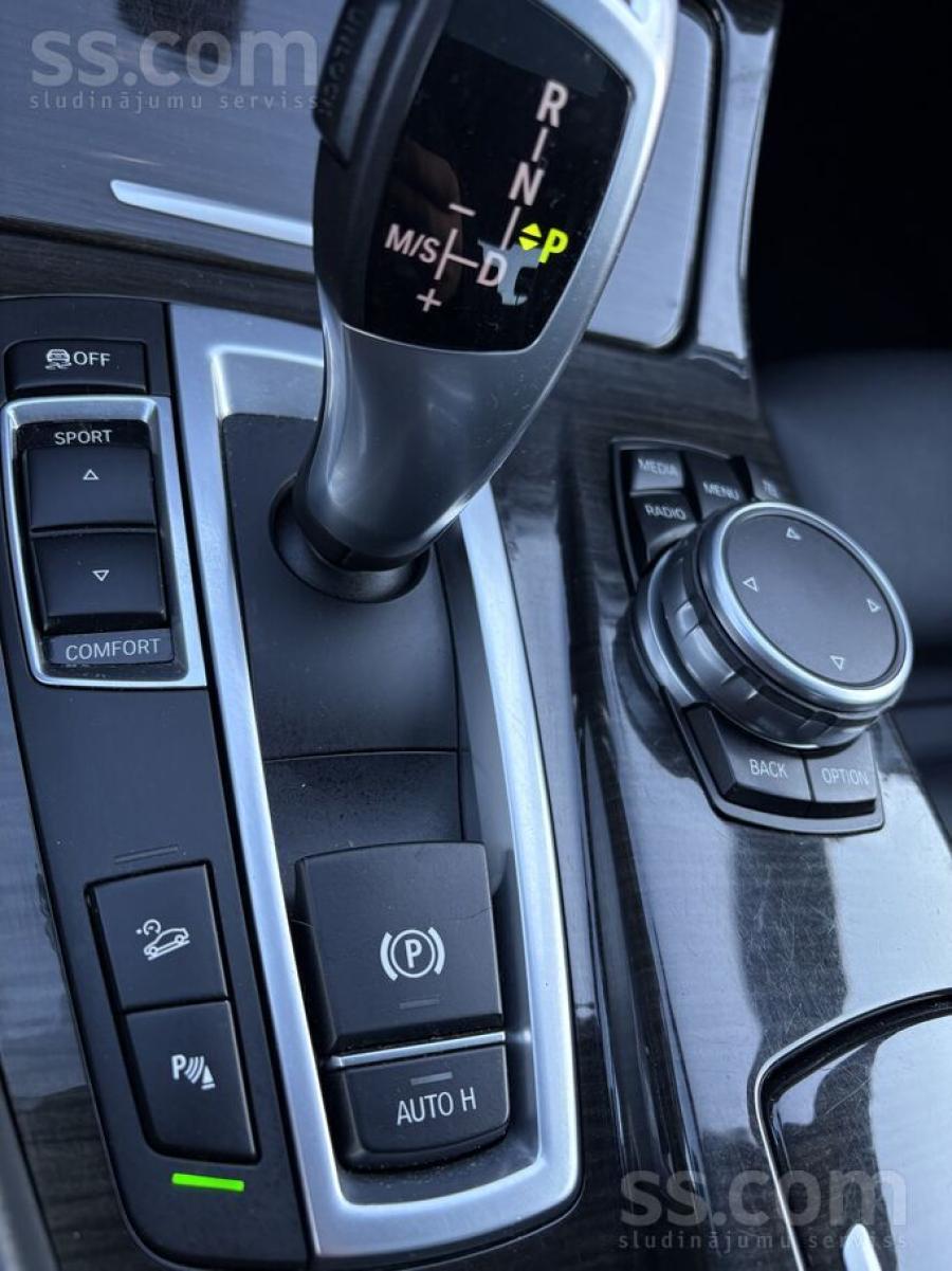Melns BMW 520 2015 Tukums, ar dzinēja tilpumu 2.00 L un nobraukumu 324 tūkst. km par 12999 €, foto 36 vietnē AUTOMOTO.COM.LV