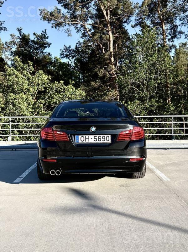 Black BMW 520 2015 in Riga, with an engine capacity of 2.00 L and mileage of 260 thousand km for 13100 €, photo 5 on AUTOMOTO.COM.LV