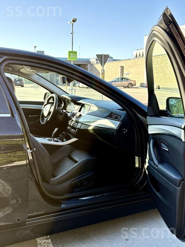 Black BMW 520 2015 in Riga, with an engine capacity of 2.00 L and mileage of 260 thousand km for 13100 €, photo 9 on AUTOMOTO.COM.LV