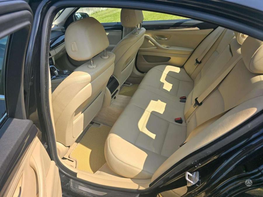 Black BMW 520 2015 in Kaunas, with an engine capacity of 2.00 L and mileage of 219 thousand km for 14000 €, photo 8 on AUTOMOTO.COM.LV