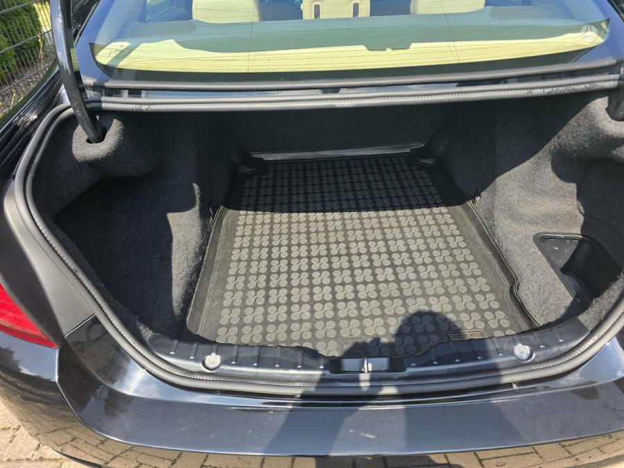 Black BMW 520 2015 in Kaunas, with an engine capacity of 2.00 L and mileage of 219 thousand km for 14000 €, photo 10 on AUTOMOTO.COM.LV