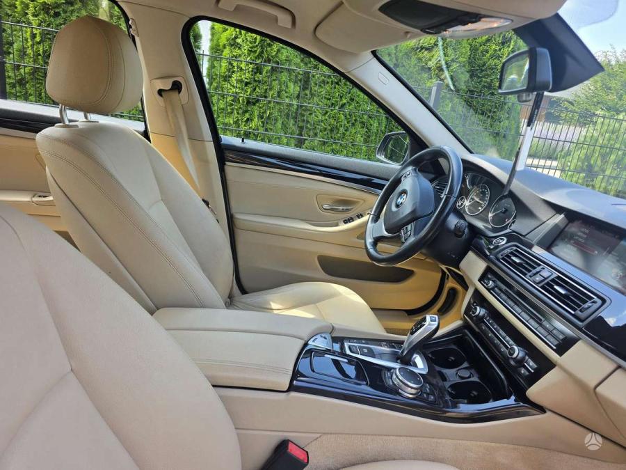 Black BMW 520 2015 in Kaunas, with an engine capacity of 2.00 L and mileage of 219 thousand km for 14000 €, photo 11 on AUTOMOTO.COM.LV