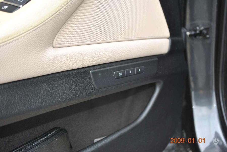 Black BMW 520 2015 in Kaunas, with an engine capacity of 2.00 L and mileage of 314 thousand km for 9000 €, photo 8 on AUTOMOTO.COM.LV