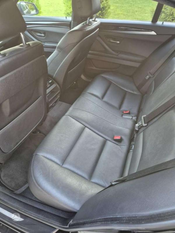 Black BMW 520 2016 in Klaipeda, with an engine capacity of 2.00 L and mileage of 250 thousand km for 14400 €, photo 11 on AUTOMOTO.COM.LV