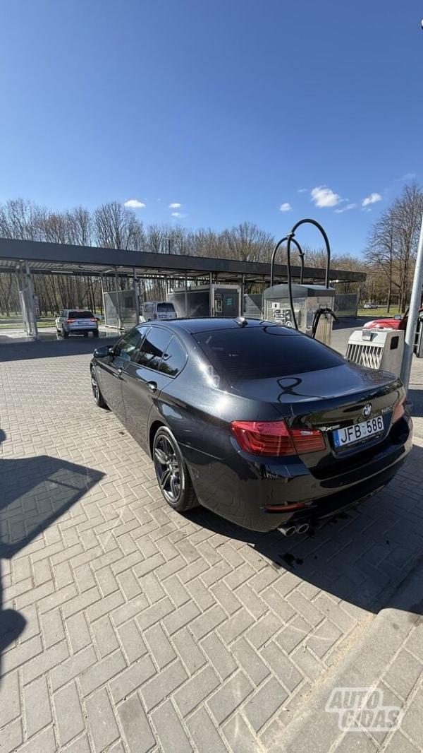 Black BMW 520 2016 in Kaunas, with an engine capacity of 2.00 L and mileage of 318 thousand km for 12800 €, photo 2 on AUTOMOTO.COM.LV