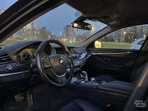 Melns BMW 520 2016 Kauņa, ar dzinēja tilpumu 2.00 L un nobraukumu 355 tūkst. km par 9990 €, foto 4 vietnē AUTOMOTO.COM.LV