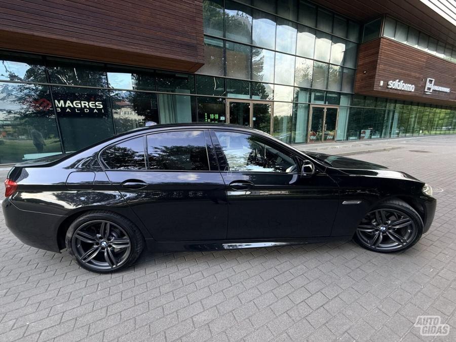 Black BMW 520 2016 in Kaunas, with an engine capacity of 2.00 L and mileage of 325 thousand km for 12300 €, photo 11 on AUTOMOTO.COM.LV