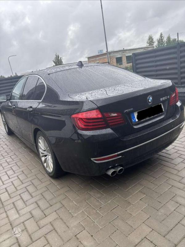 Black BMW 520 2016 in Vilnius, with an engine capacity of 2.00 L and mileage of 344 thousand km for 10100 €, photo 4 on AUTOMOTO.COM.LV