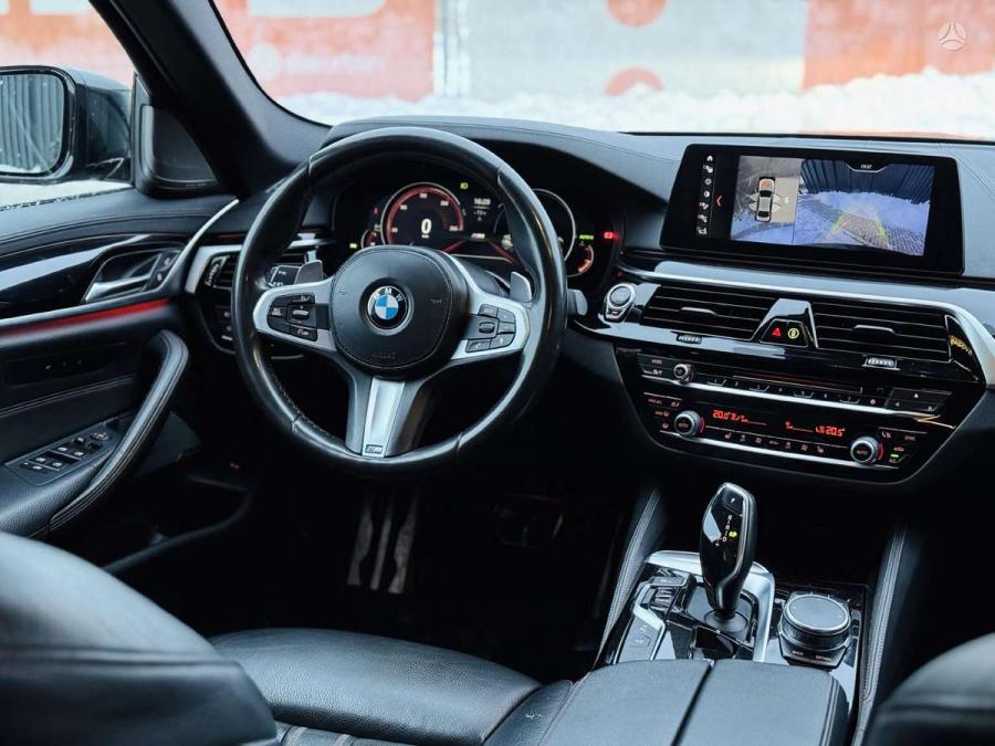 Black BMW 520 2017 in Kaunas, with an engine capacity of 2.00 L and mileage of 226 thousand km for 23500 €, photo 2 on AUTOMOTO.COM.LV