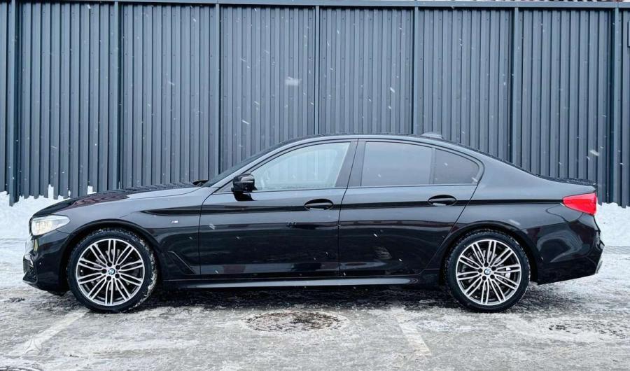 Black BMW 520 2017 in Kaunas, with an engine capacity of 2.00 L and mileage of 226 thousand km for 23500 €, photo 4 on AUTOMOTO.COM.LV