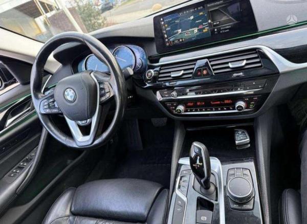 Black BMW 520 2017 in Vilnius, with an engine capacity of 2.00 L and mileage of 306 thousand km for 16990 €, photo 4 on AUTOMOTO.COM.LV